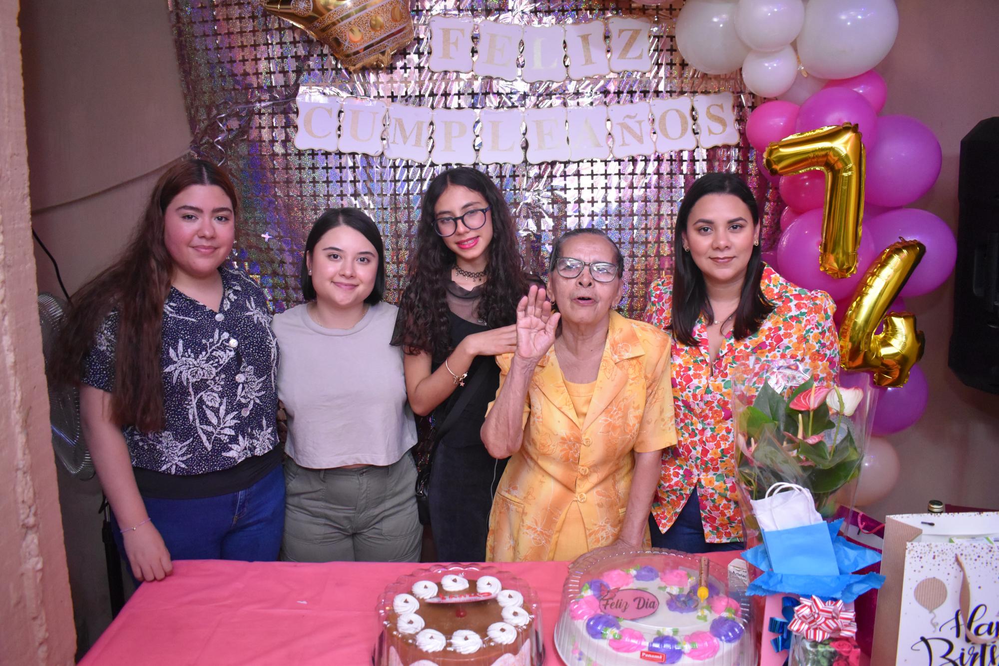 María de Jesús celebra su cumpleaños