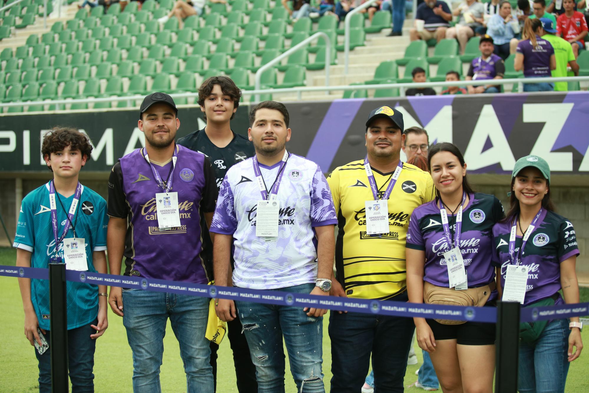 Disfrutan mazatlecos del futbol al ver en acción al Mazatlán FC