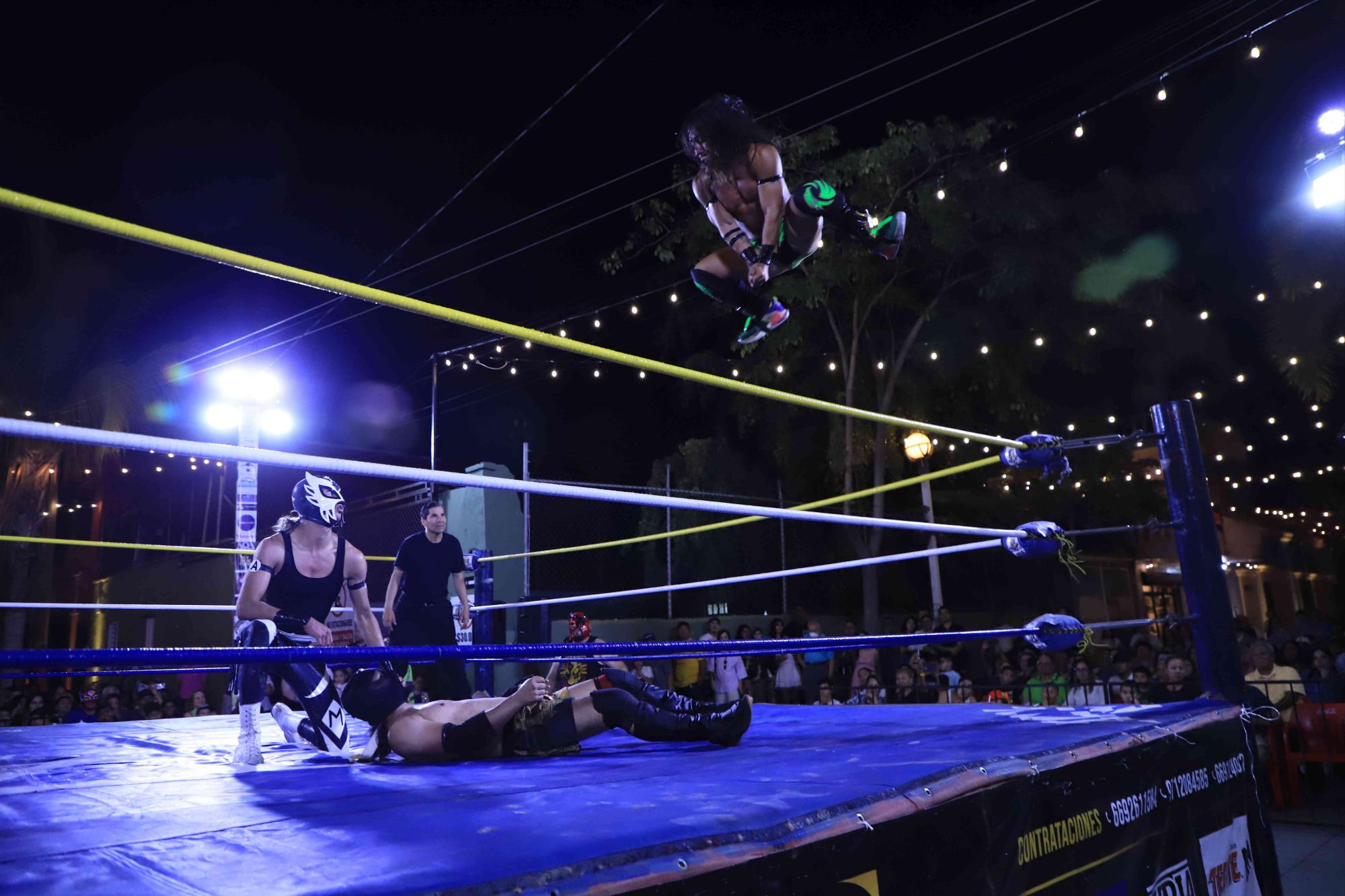 Festejan a los niños en su día con función de Lucha Libre