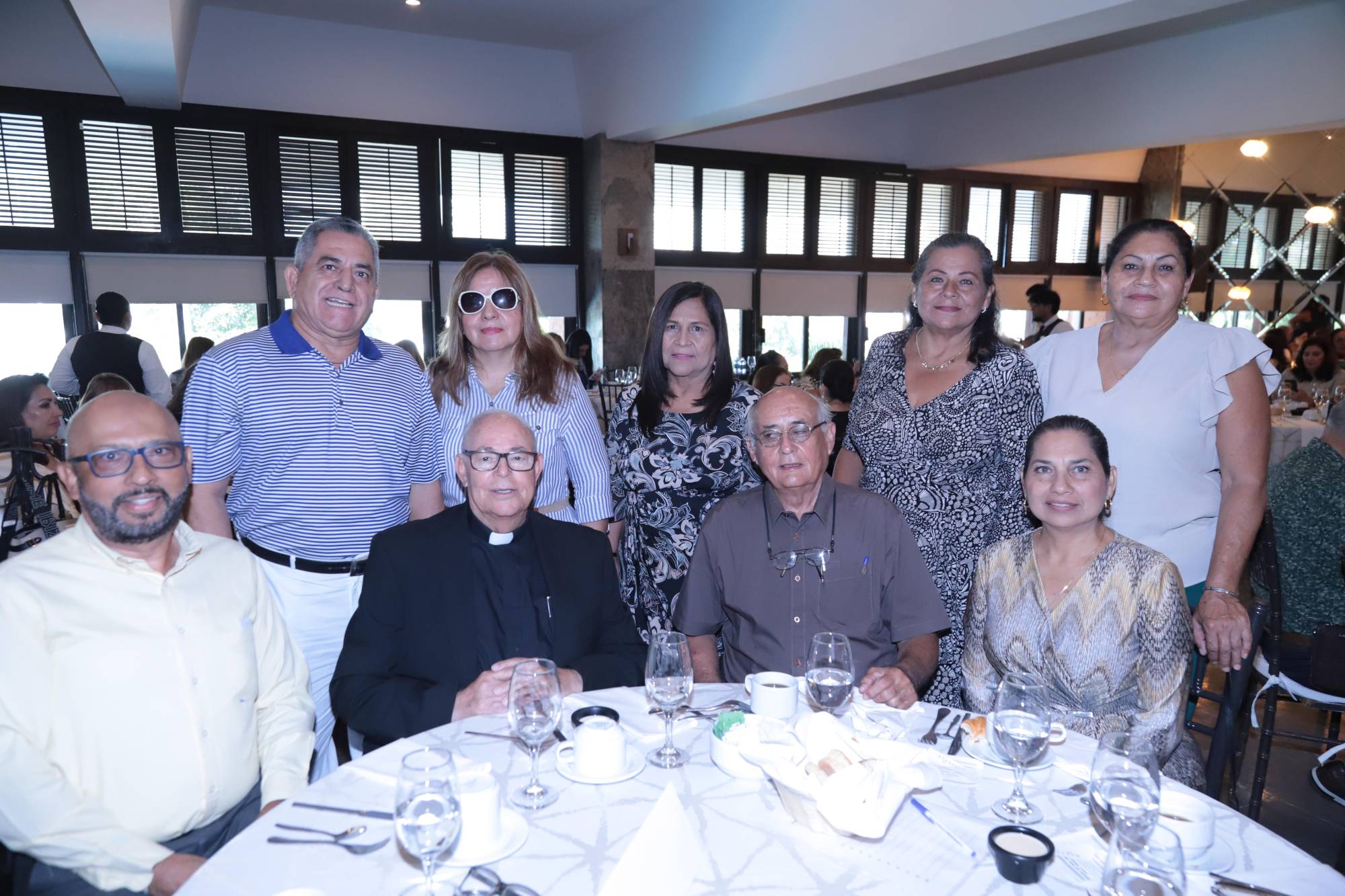 Celebran al Padre Horacio en su 49 aniversario sacerdotal