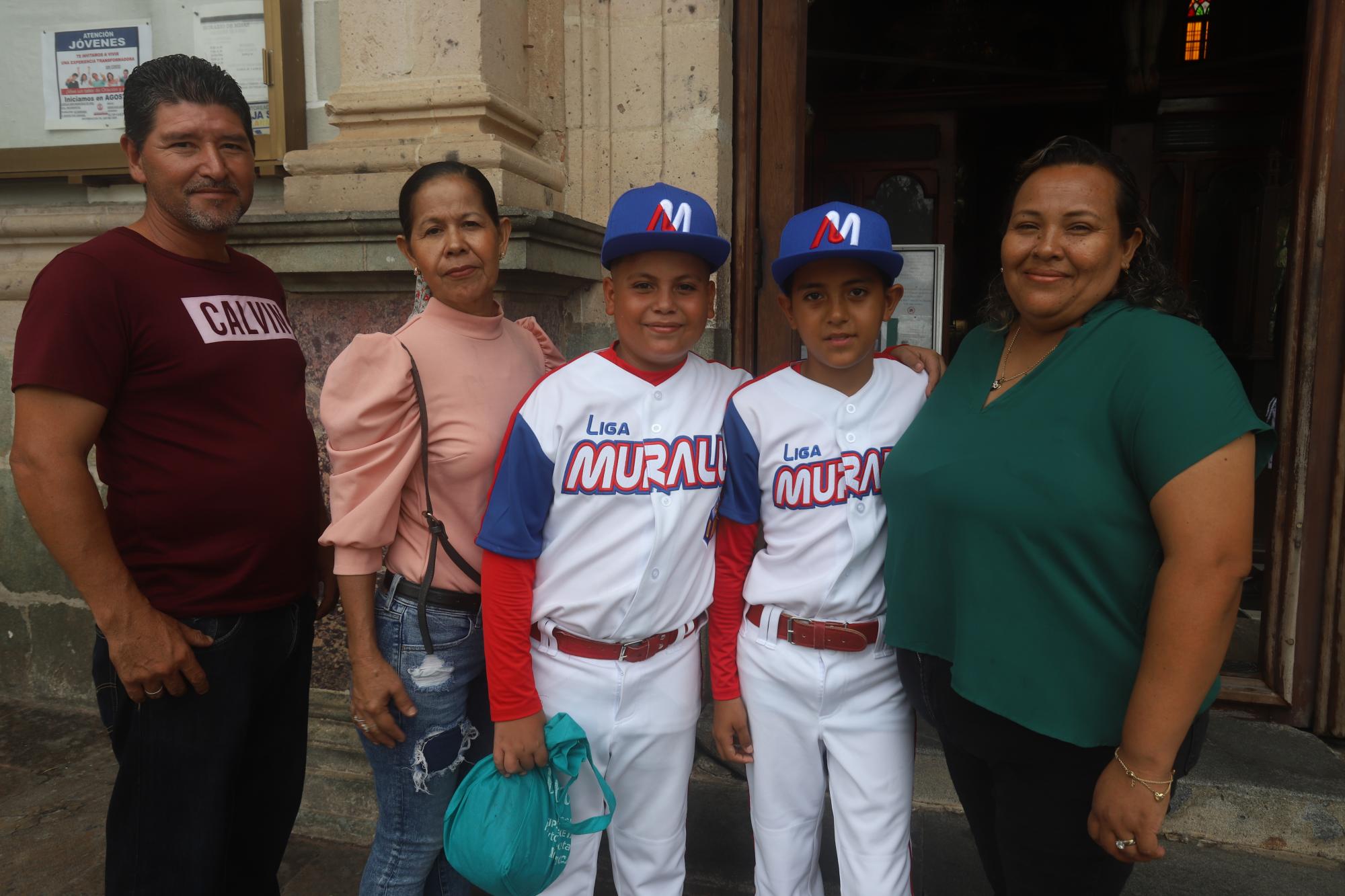 Niños beisbolistas piden por un buen nacional