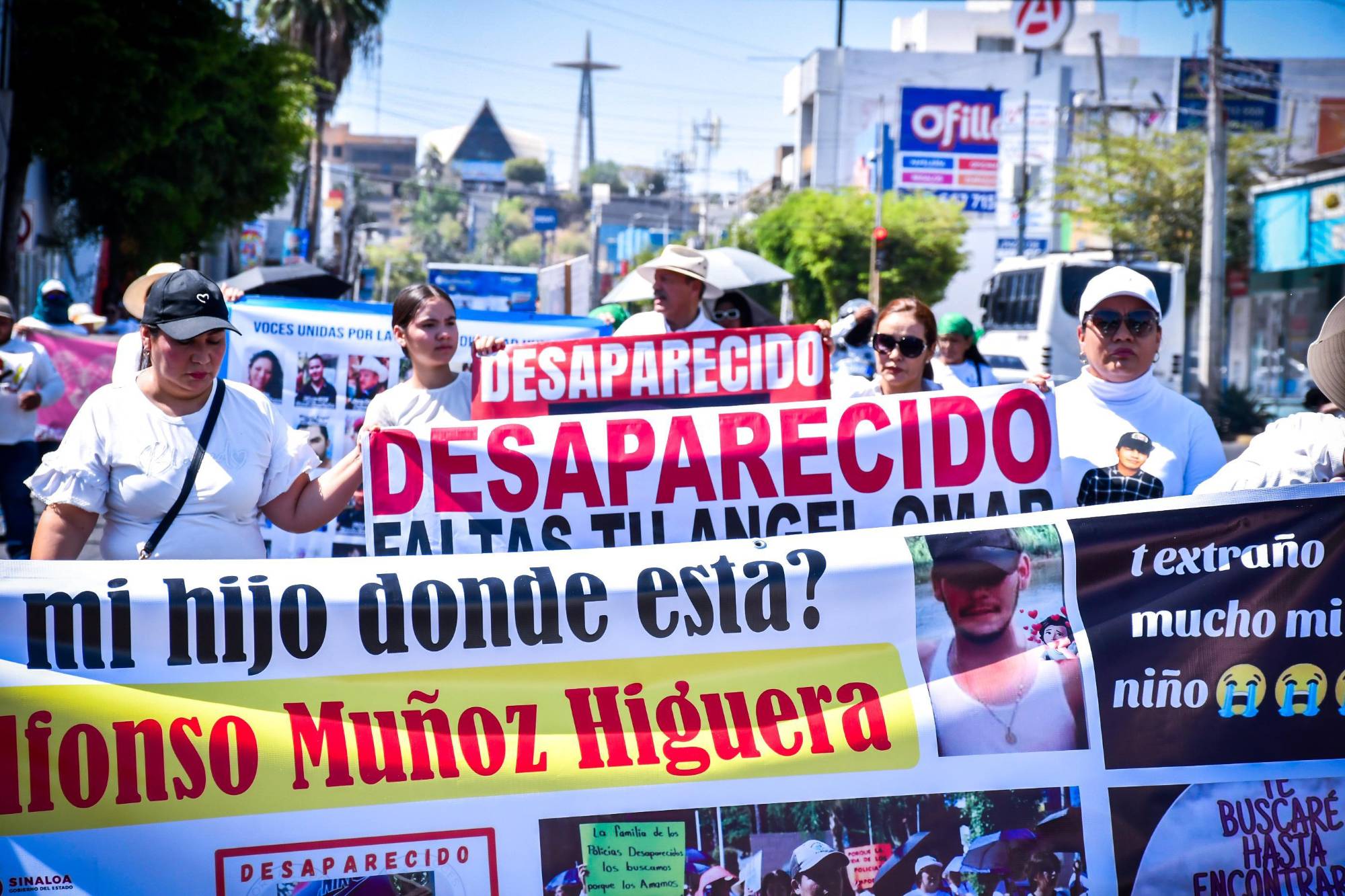 Colectivos de búsqueda exigen justicia por personas desaparecidas, en el Día de las Madres, en ...