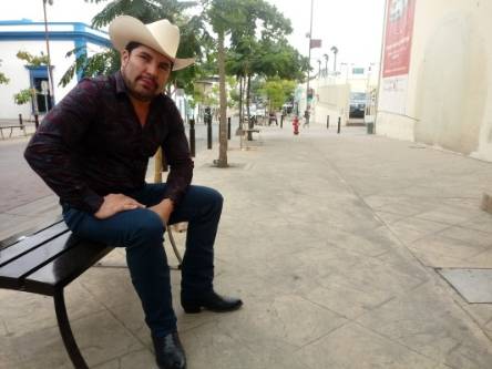 "Celebra José Barraza 20 años de carrera artística"