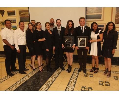 "Reconocen a colaboradores del hotel Pueblo Bonito Emerald Bay"