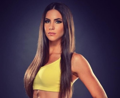 "'Enamora' Jen Selter con sugerente split"