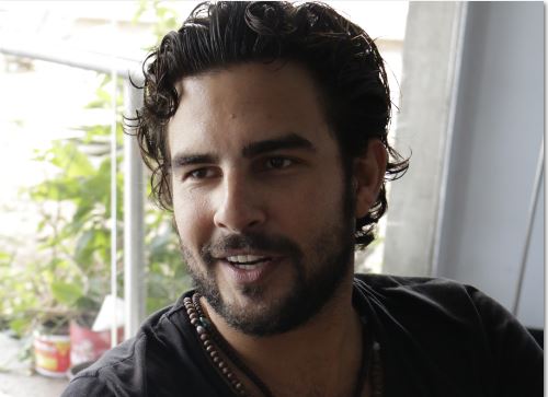 "Quiere Jerry Bazúa un espacio en la música vernácula"