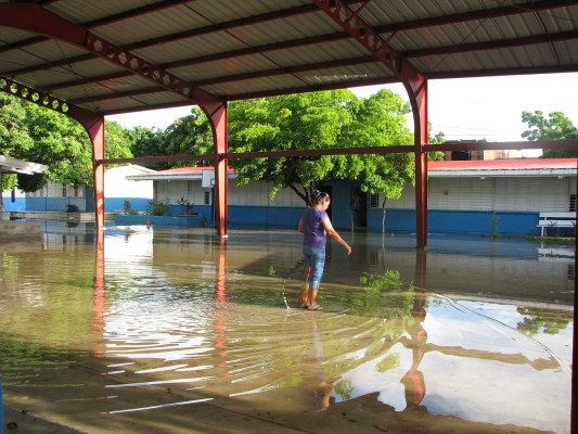 "Se necesitan $50 millones para escuelas ‘inundadas’"