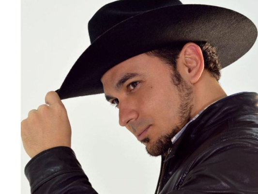 "Adán Pérez a ritmo de banda"