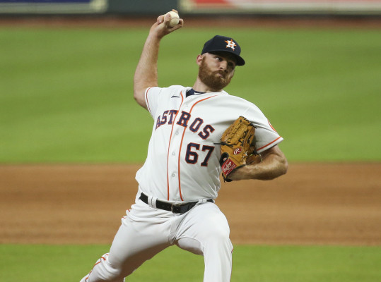 "Cy Sneed acuerda para lanzar en Japón"