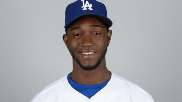 "Dodgers dan de baja al pítcher Yadier Álvarez"