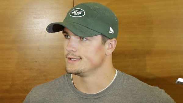 "¿Otro Tebow? Este ex QB quiere lanzar en Grandes Ligas"