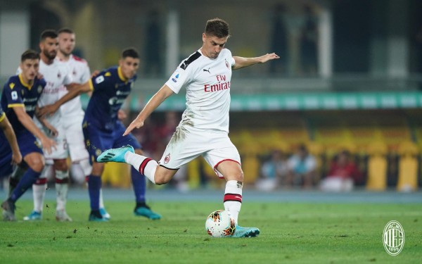 "Milán vence por la mínima al Hellas Verona"