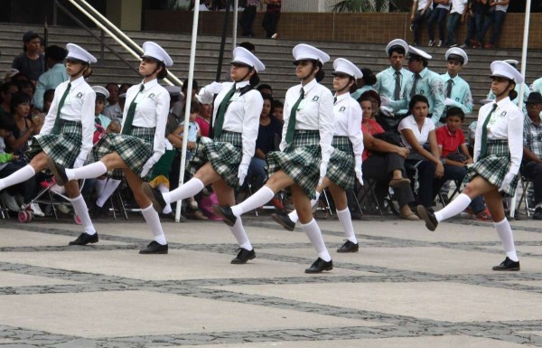 "Destacan el 44 y 47 en concursos de escoltas y bandas de guerra"