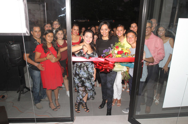 "Nadia del Castillo abre estudio fotográfico"