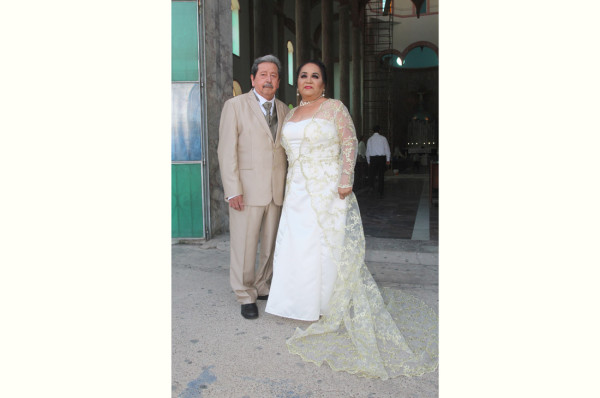 "Inés Camacho y José Ignacio Bernal celebran su amor de oro"