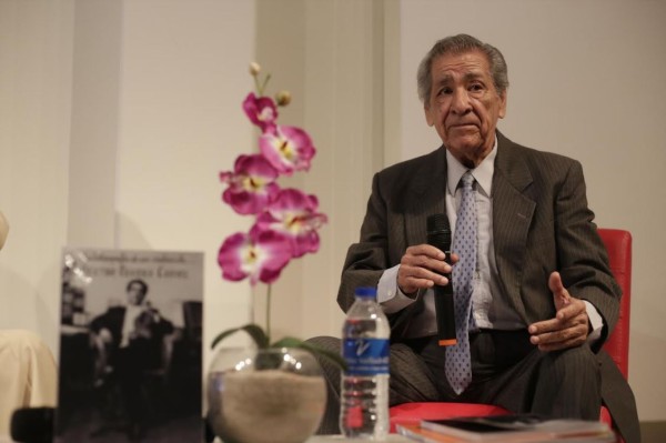 "Comparte sus memorias Héctor Olvera"