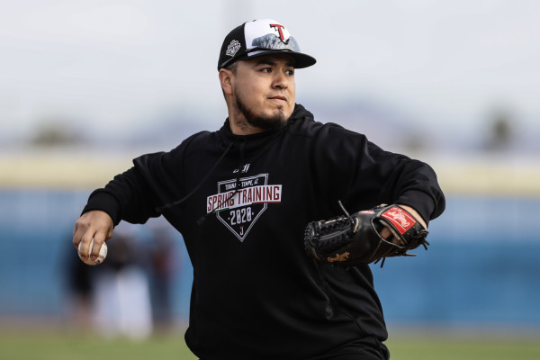 "José Samayoa aprovecha el encierro forzado para fortalecer su brazo ...