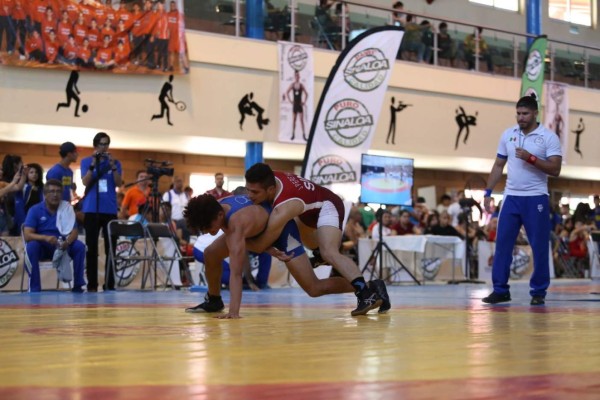 "Cumplen los favoritos en la Olimpiada Regional de Lucha"