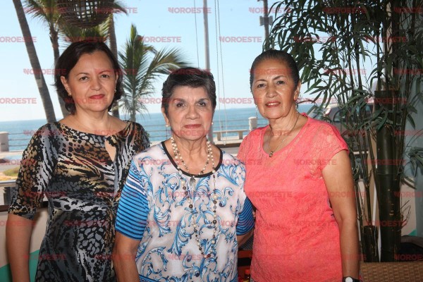 "Ana Peraza, Laura Delia Quiroz y Martha Emma Gómez festejan juntas sus ...