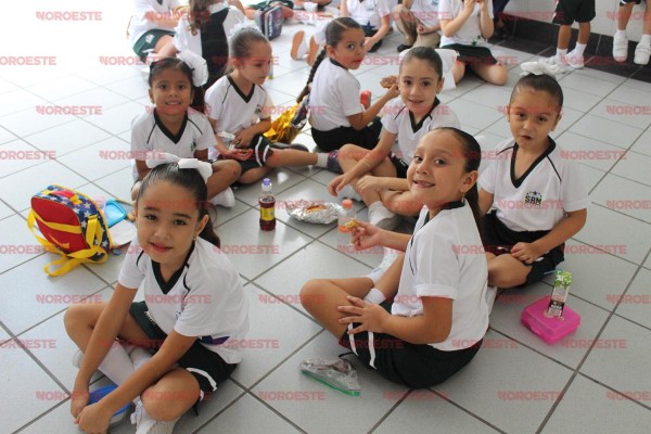 "¡Presente, maestra!"