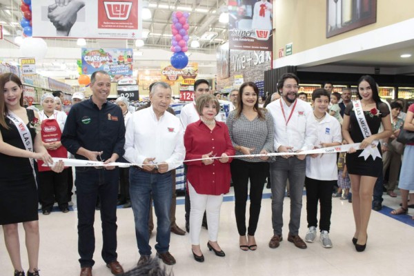 "Casa Ley inaugura su tienda 243"