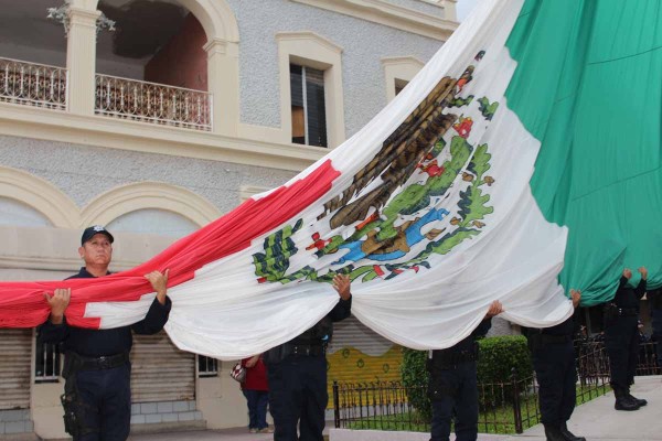 "Recuerdan a héroes que dieron patria y libertad"