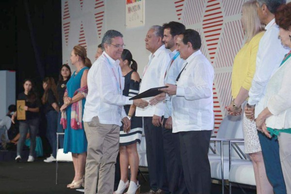 "Empresas mazatlecas reciben el Distintivo S"