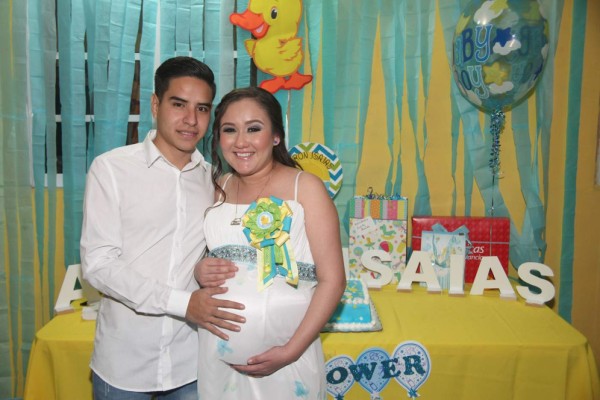 "Liza Michelle Rendón Morales será mamá primaveral"