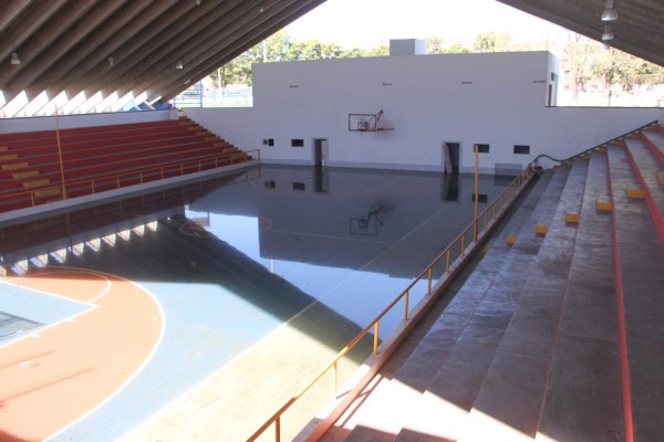 "Se inunda cancha del Polideportivo"