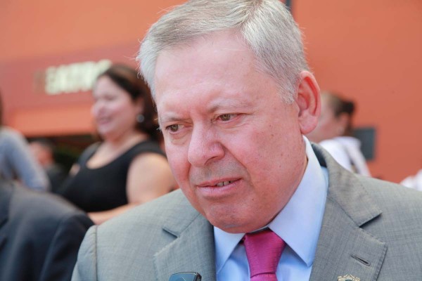 "Acusan a medios de 'golpear' al PAS"