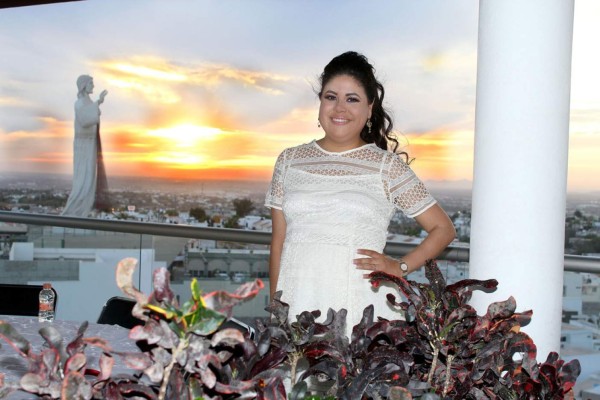 "Érika María Giusti Angulo despide su soltería"