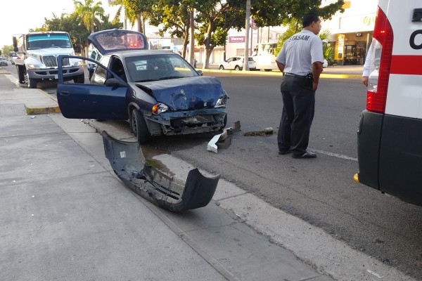 "Chocan por alcance automóvil y pulmonía"