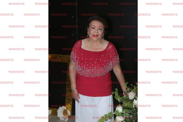 "Gloria Ríos de Ruiz con grata velada"