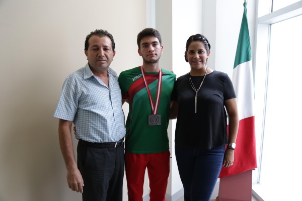 "Logra sinaloense Fernando Arodi Vega plata en Perú"