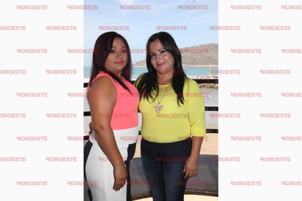 "Felicidades, Lupita y Janeth"