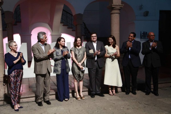 "Isabel y Agustín Coppel exponen arte contemporáneo"