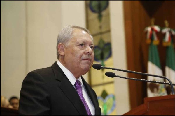 "Quiere el PAS que ocho 'vetados' se 'comporten'"