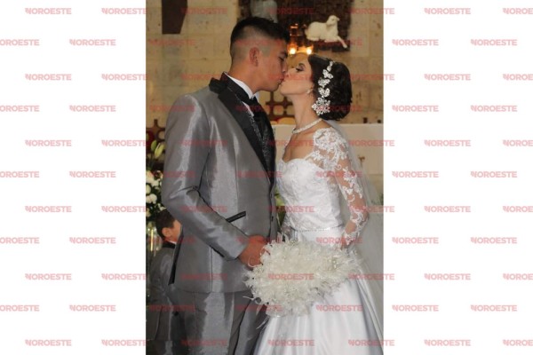 "María Fernanda y José Eduardo radiantes en su boda"