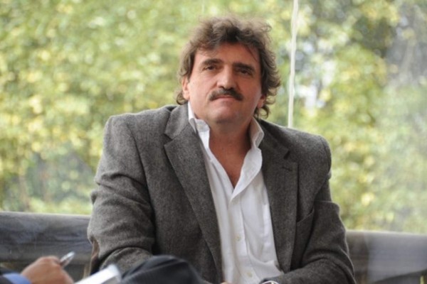 "Gana Enrique Serna el Premio Xavier Villaurrutia"