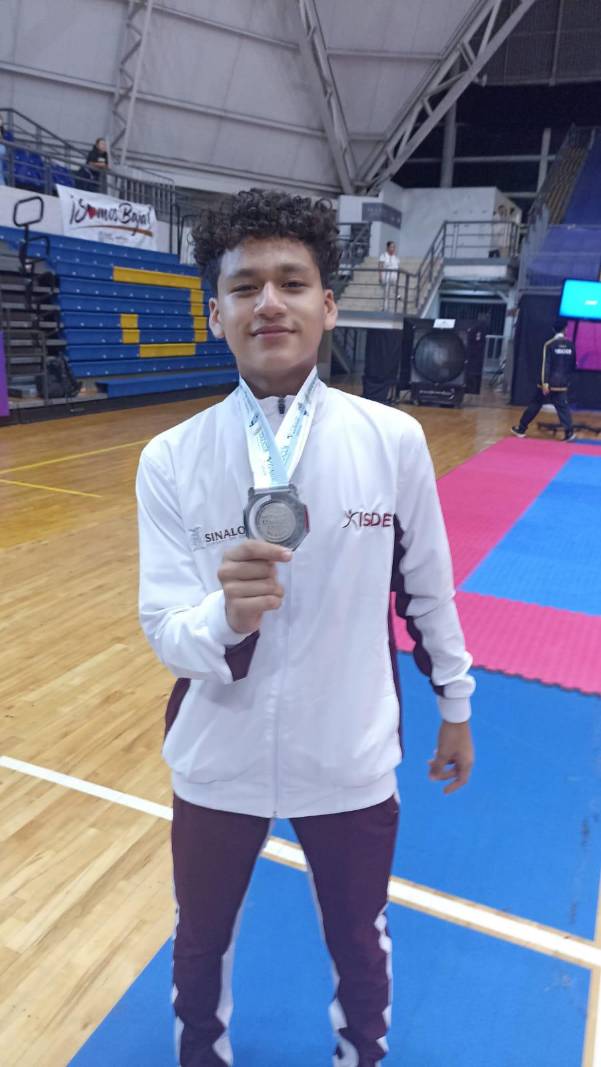 Se queda Marco Ordóñez con la medalla de plata en karate de Juegos Conade
