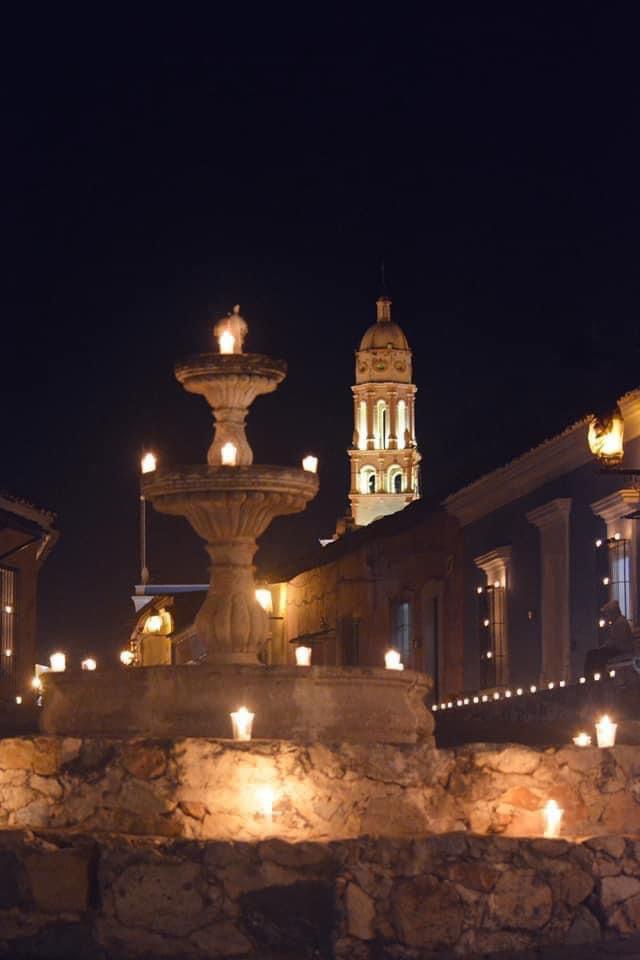 Decoran con luces y artesanías el Centro Histórico de Cosalá