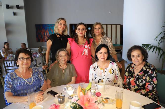 Cecilia López de Cima espera a su tercera hija, a quien llamará Luisa María