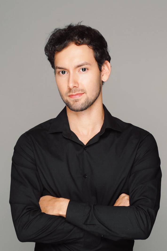 Vivir del arte es un reto enorme, dice el actor Sergio Esquer