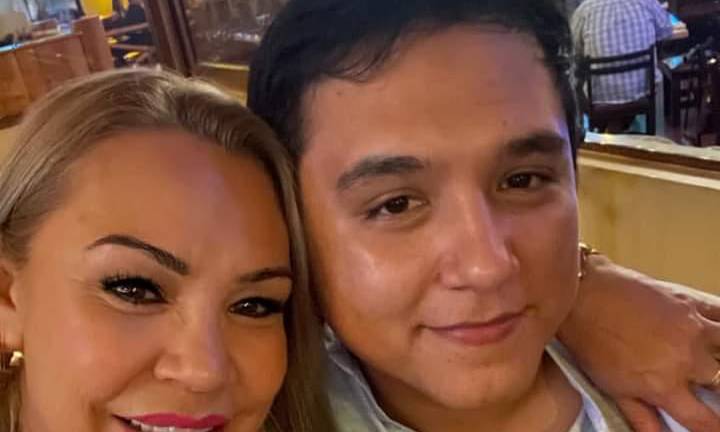 Alejandro Magaña recibe felicitaciones en su cumpleaños