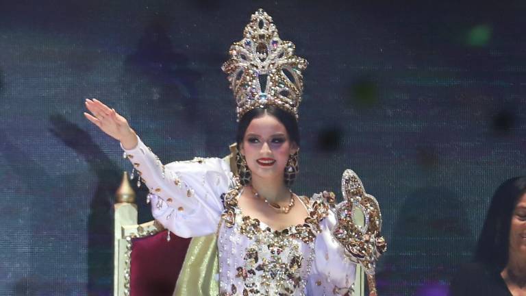 Da Gloria Gaynor el toque retro en la coronación de la Reina de los ...