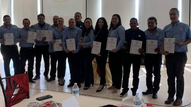 Diazteca reconoce a su personal