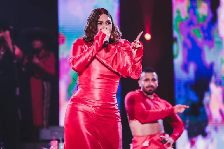 Anuncia cantante Yuridia su embarazo