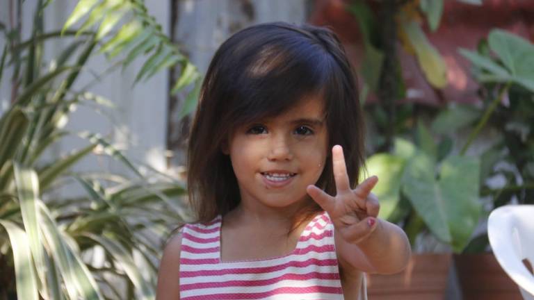 #SÉUNREYMAGO | La pequeña Renata quiere un muñeco bebé para jugar