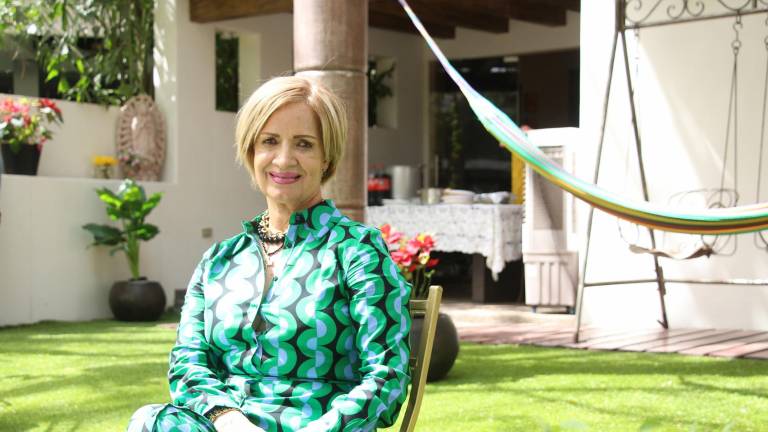 Delia de Sandoval, dichosa en su cumpleaños