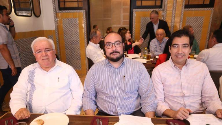 Reconocen a los decanos notarios, Octavio Rivera Fárber y Francisco ...